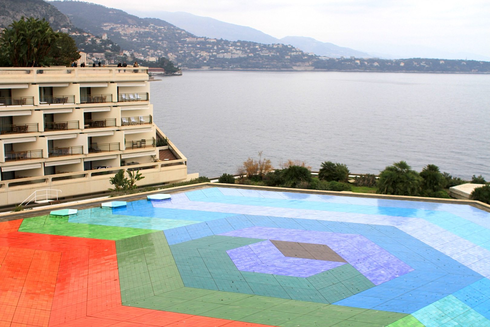 Op-Art an der Farbenküste