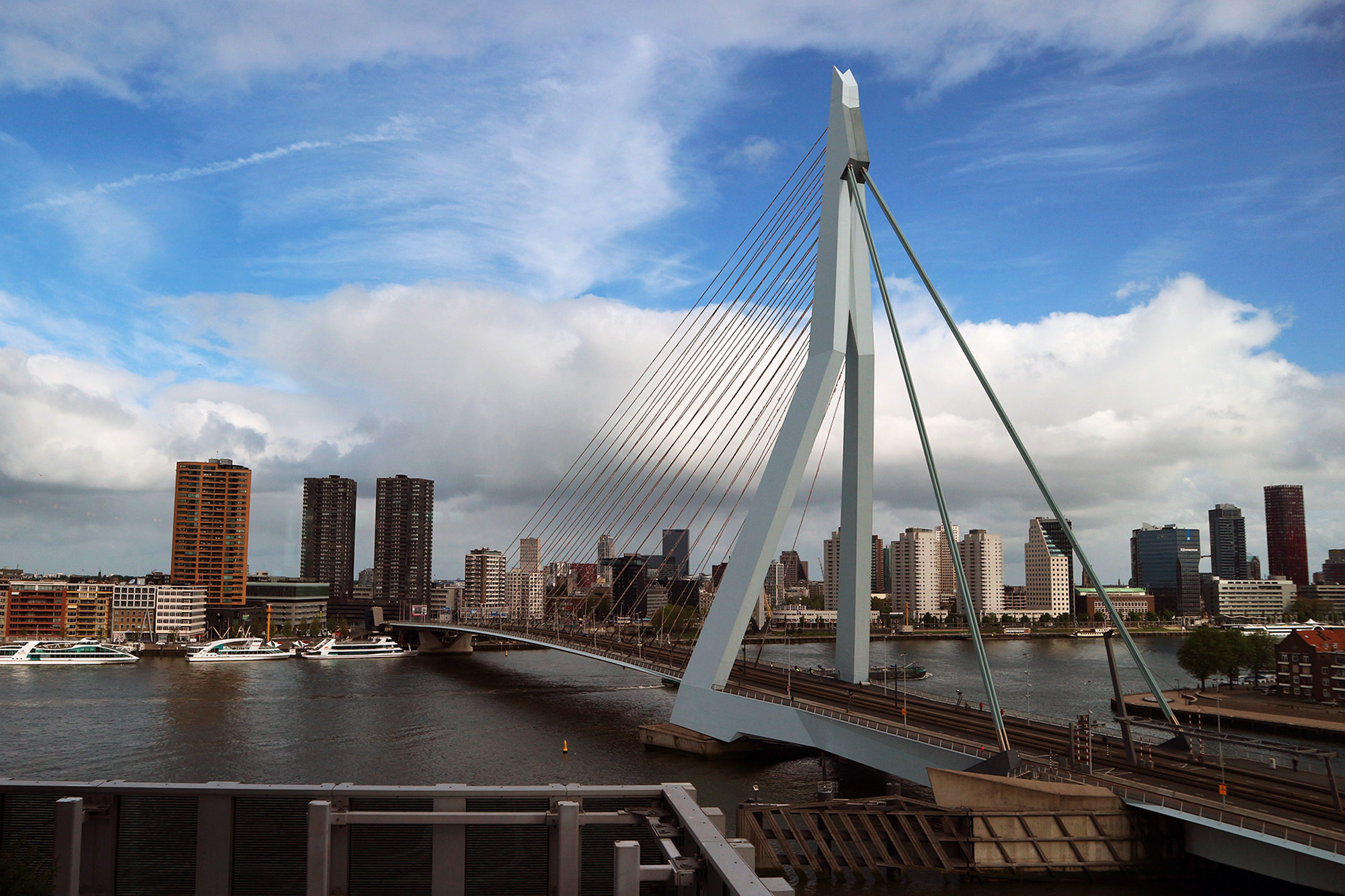 Erasmusbrug (UN Studio, Ben van Berkel und Caroline Bos) [NL. Rotterdam ...