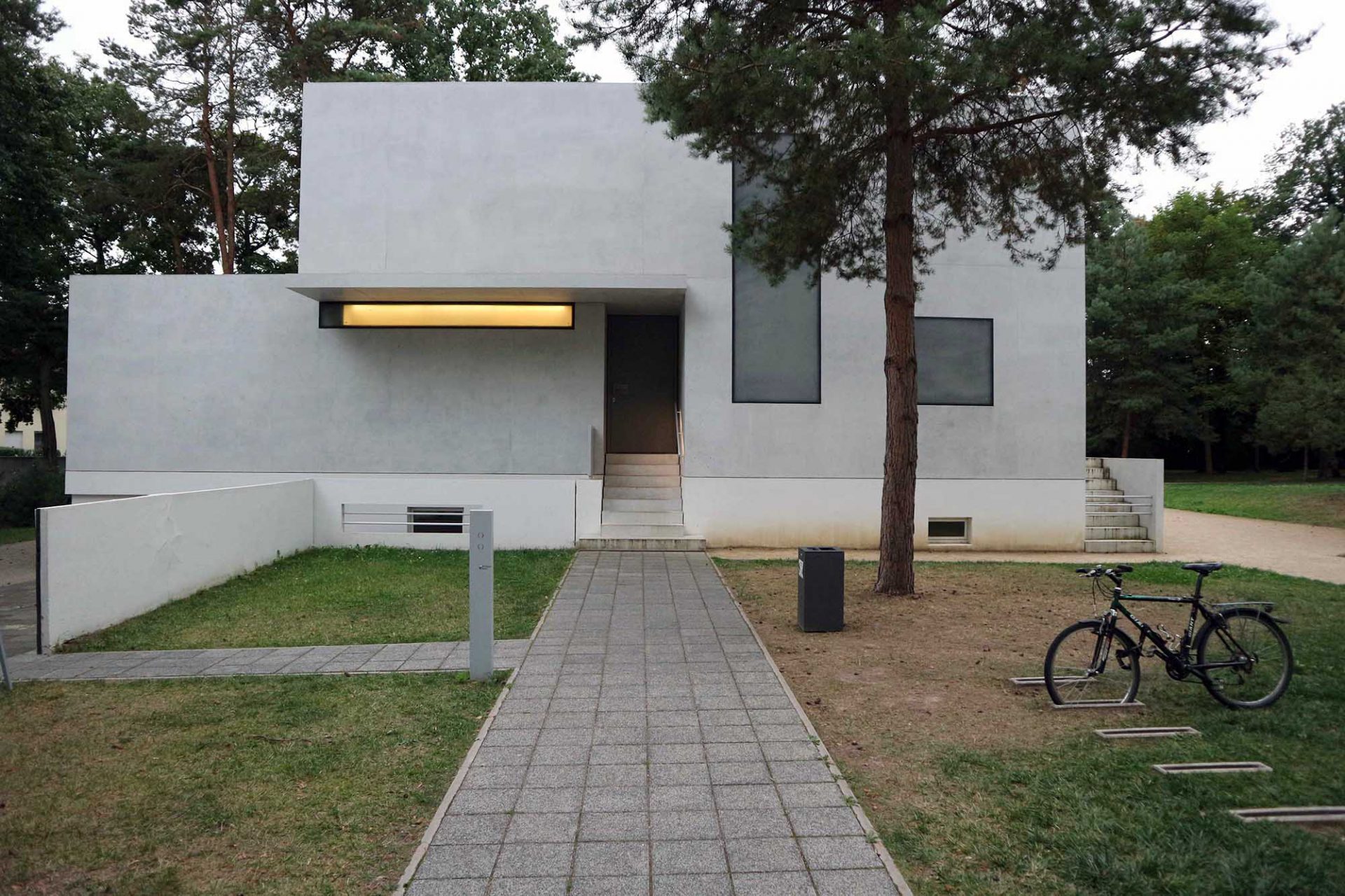 Legende mit Laubenganghäusern - Dessau, Deutschland - THE LINK – Stadt ...