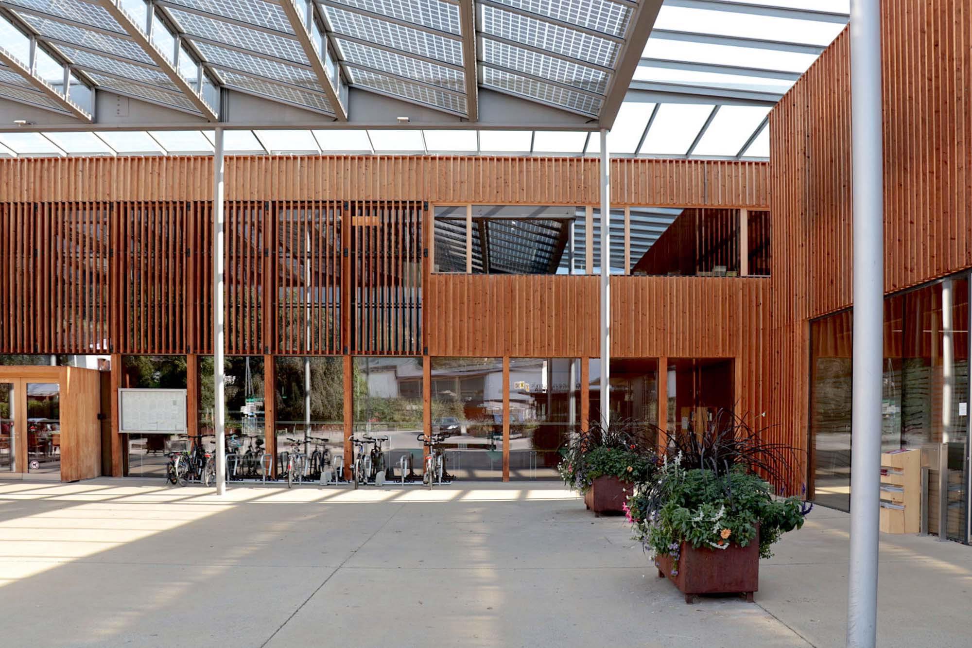 Gemeindezentrum Ludesch (Hermann Kaufmann) [AT. Ludesch] ; 2005
