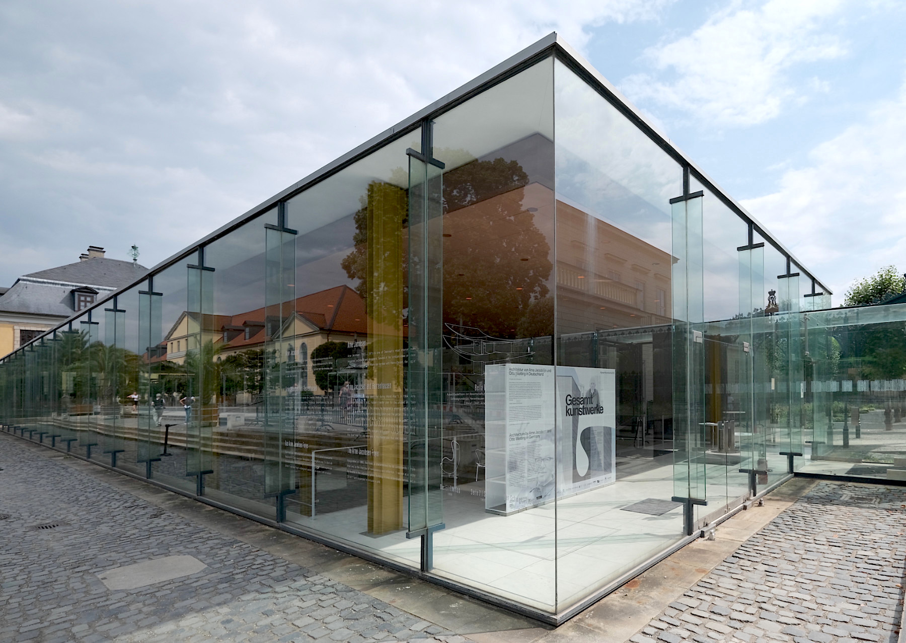 Wanderausstellung Gesamtkunstwerke – Arne-Jacobsen-Foyer (Arne Jacobsen ...