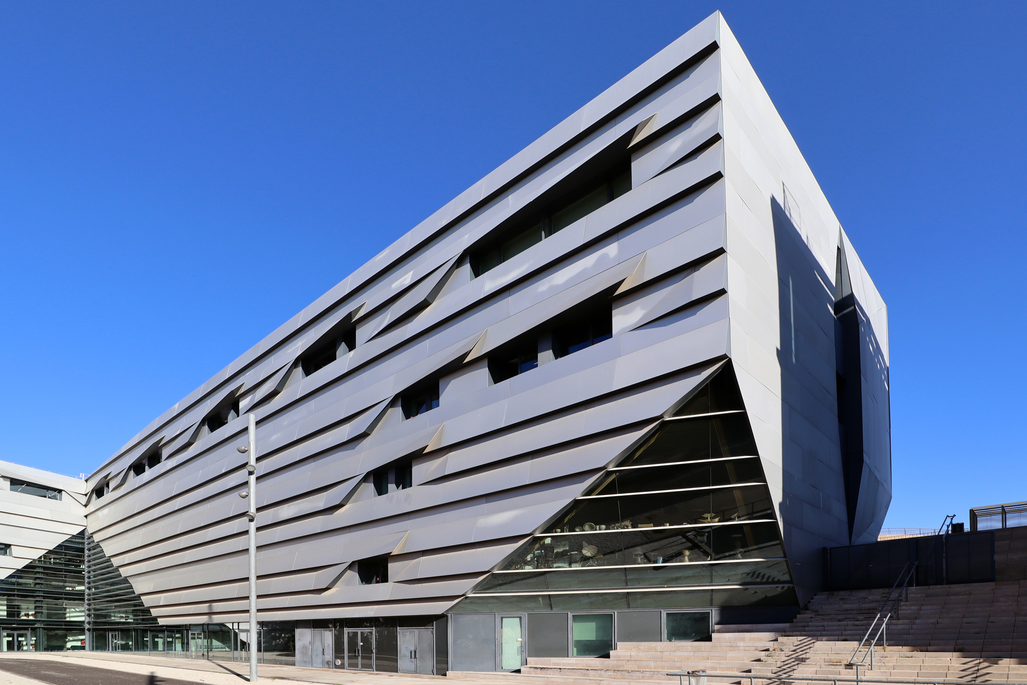 Conservatoire Darius Milhaud (Kengo Kuma & Associates) [FR. Aix-en ...