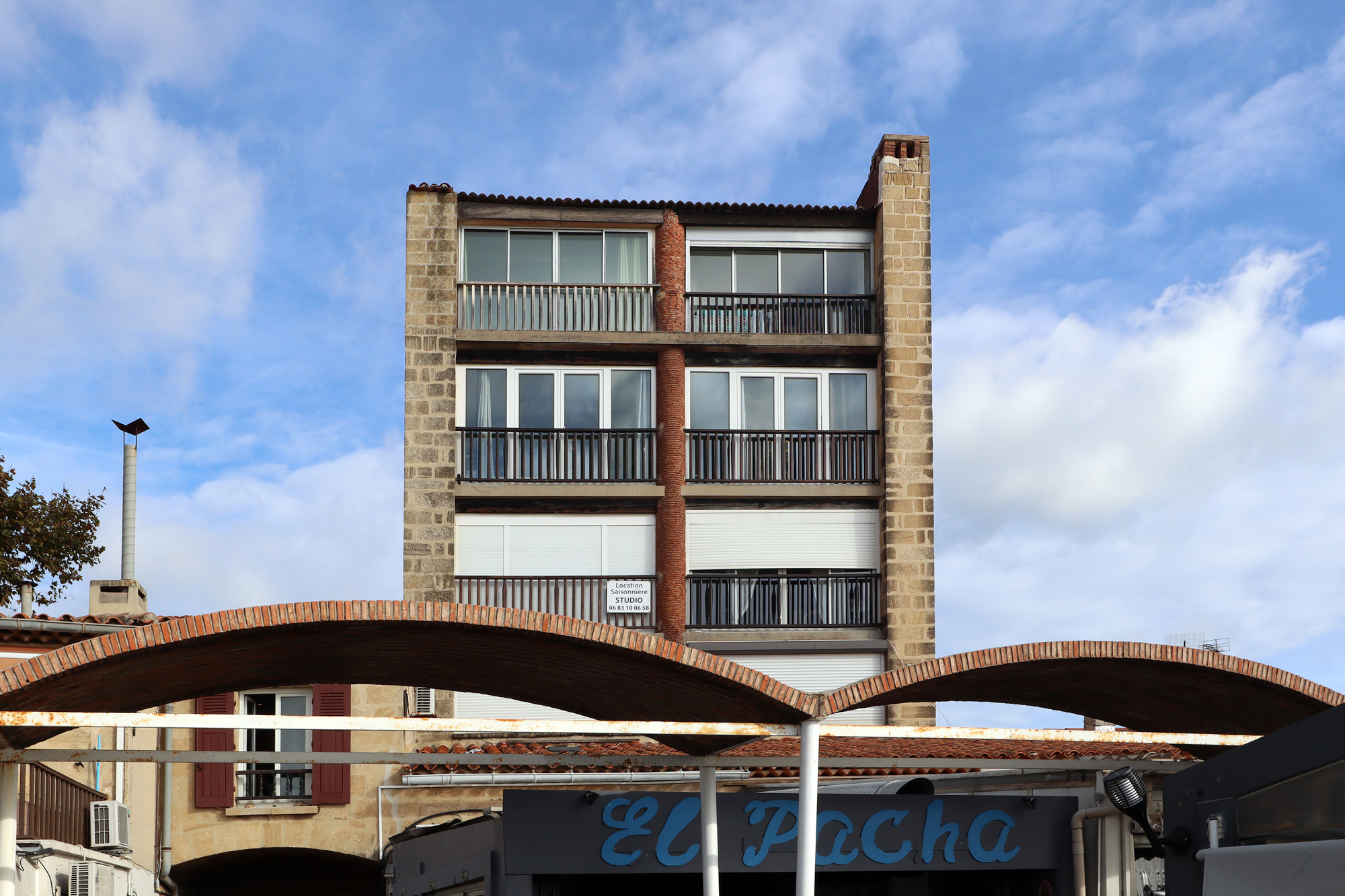 Les Sablettes (Fernand Pouillon) [FR. La Seyne-sur-Mer] ; 1953